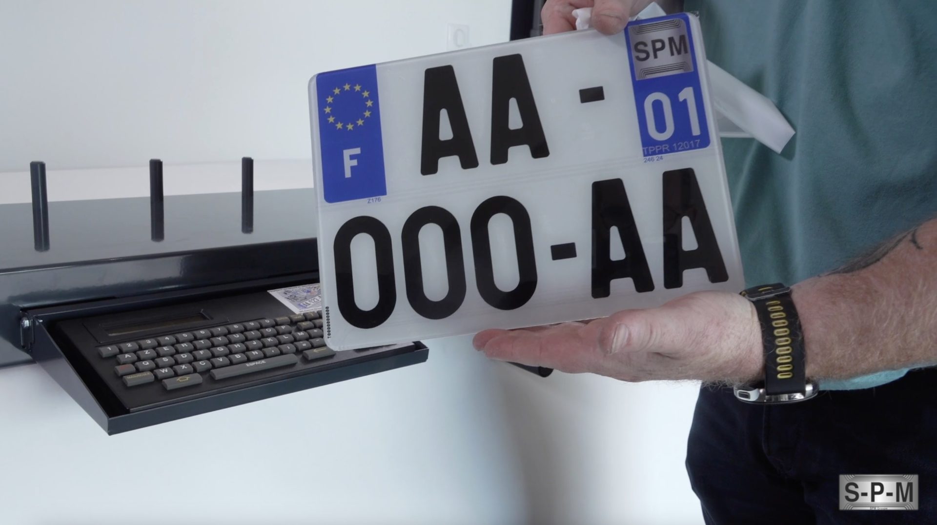 Réalisation d'une plaque carrée - SPM Groupe